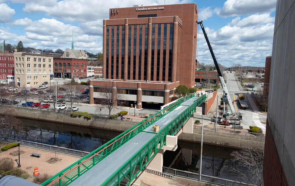 Crews finish installing new footbridge in downtown Bangor
