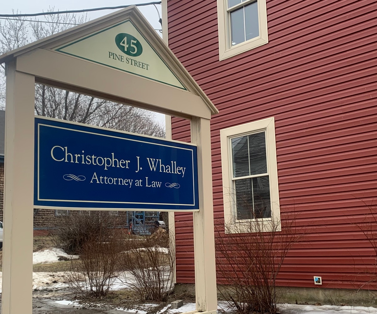 Disbarred Ellsworth lawyer indicted on felony theft charge