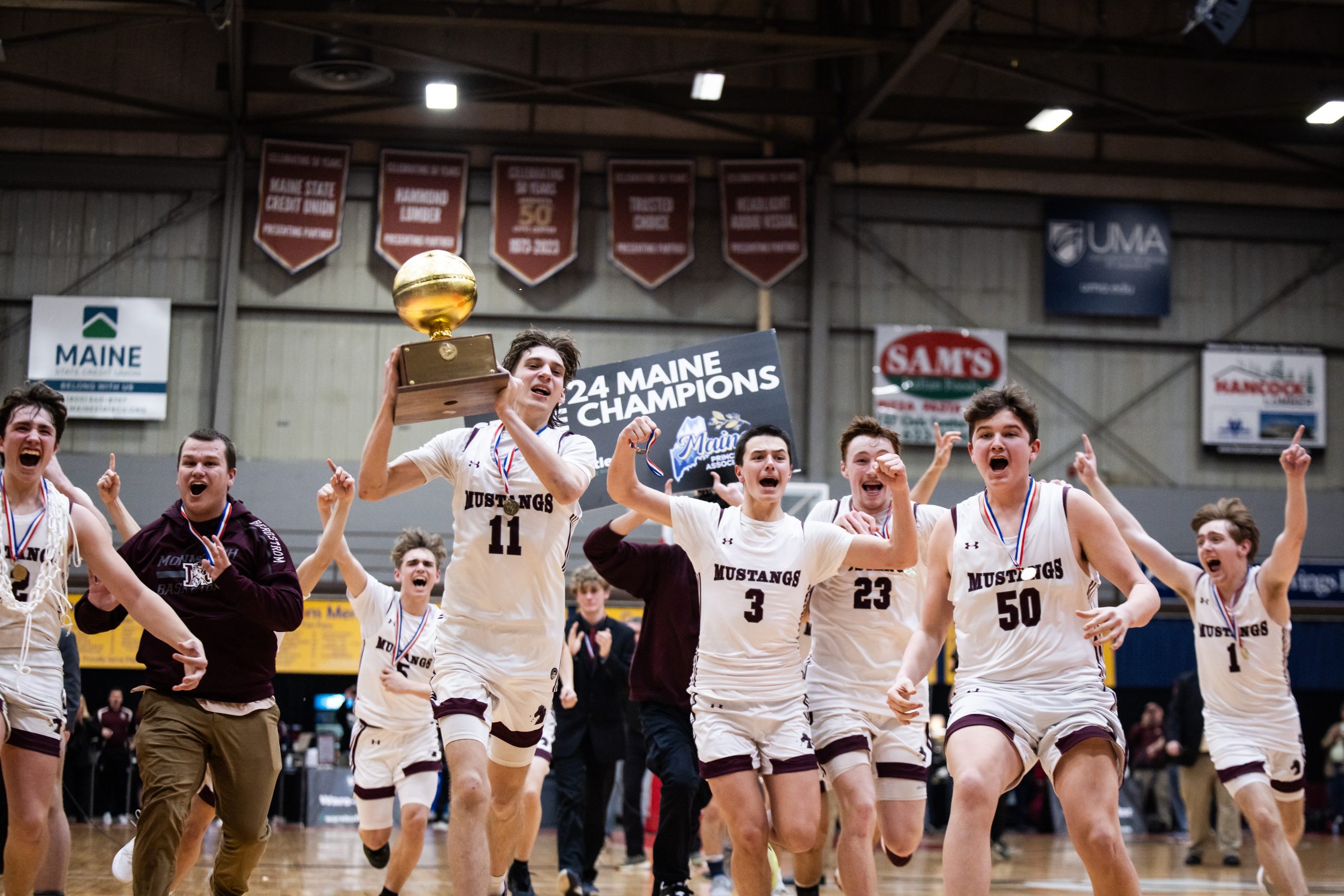 Monmouth beats Mount View boys 52-50 for 1st Class C basketball title