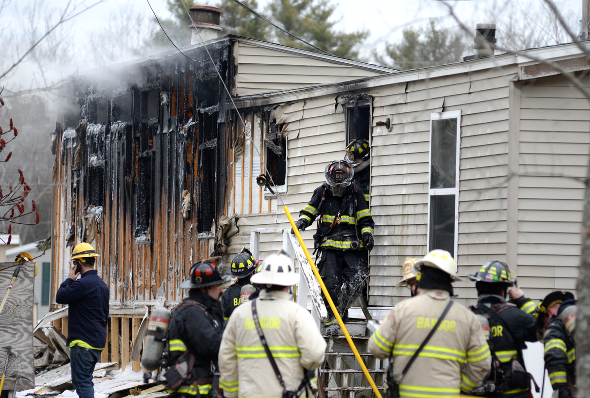 Bangor man dies weeks after he was pulled out of mobile home fire