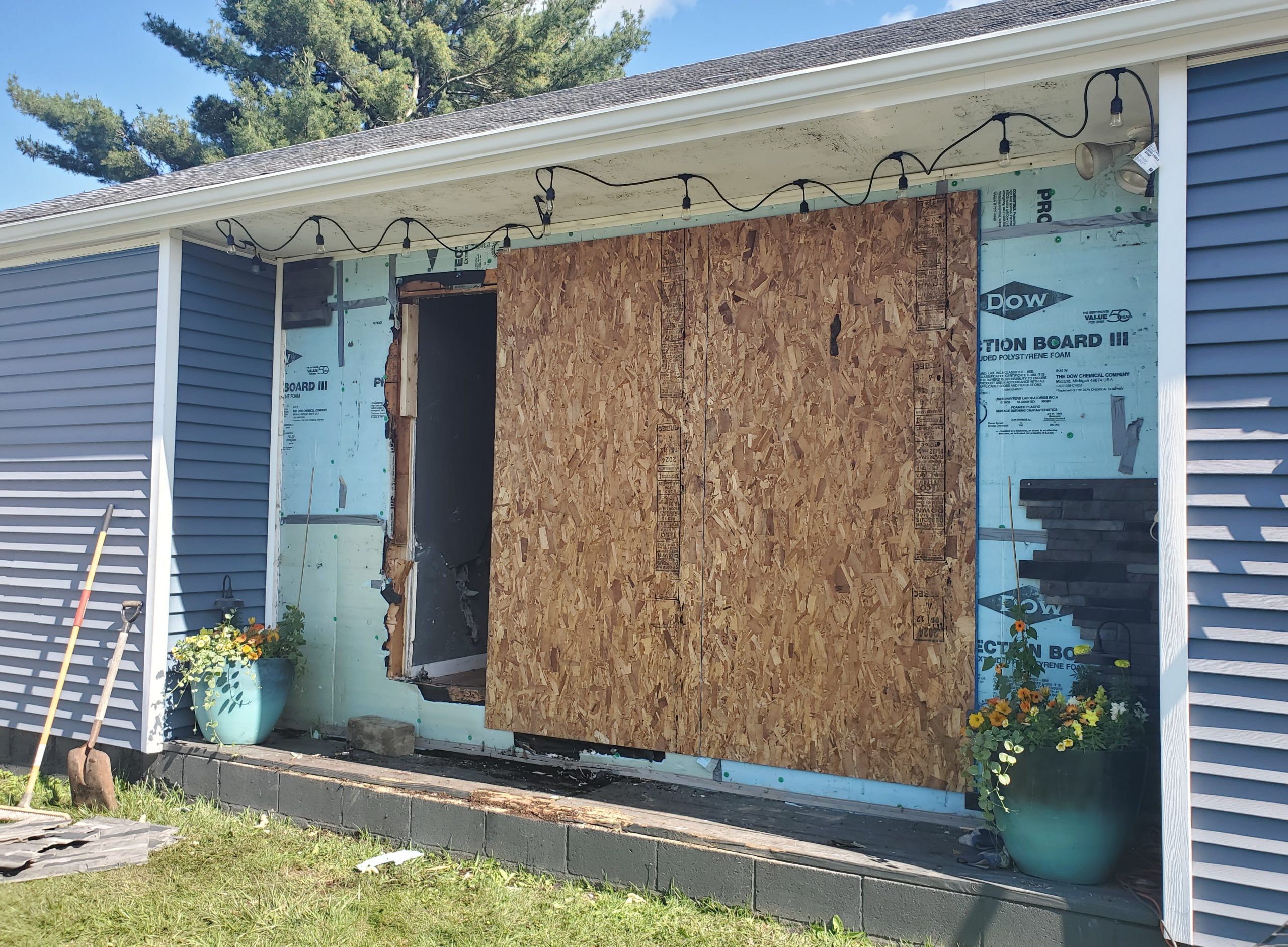 Driver crashes into Brewer house, hits bed with sleeping homeowners