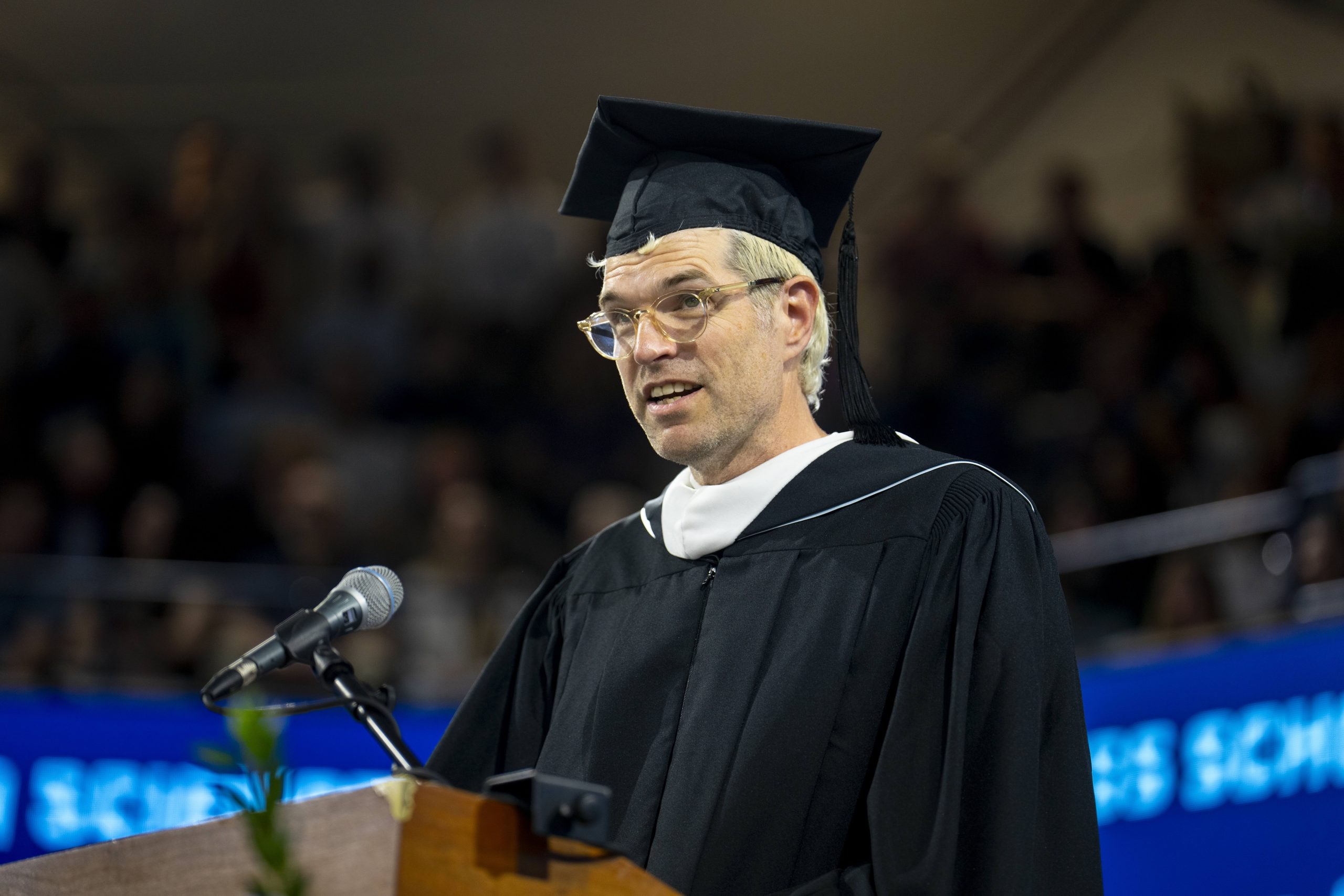 ‘Veep’ actor Timothy Simons sees off UMaine’s graduating class of 2026