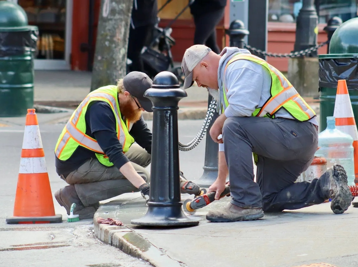 Inside a Bar Harbor woman’s sidewalk chalk campaign against Leonard Leo