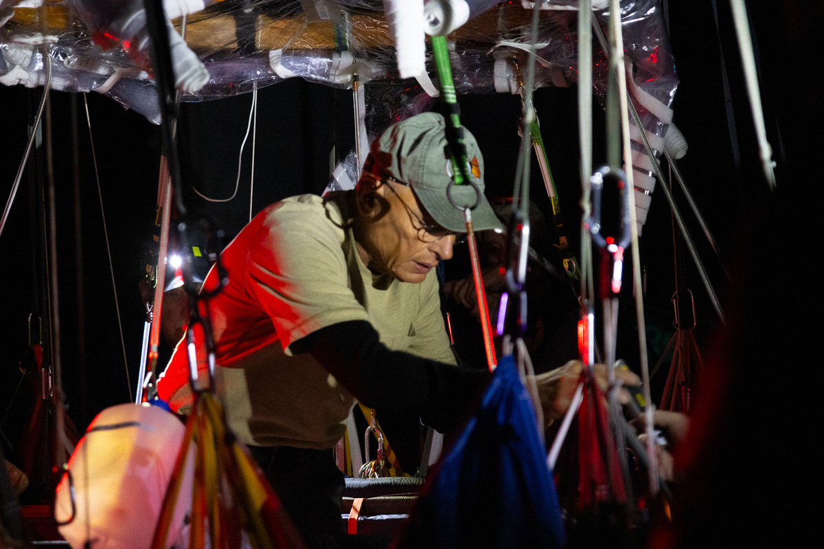 International balloonists begin flight from Maine to Europe